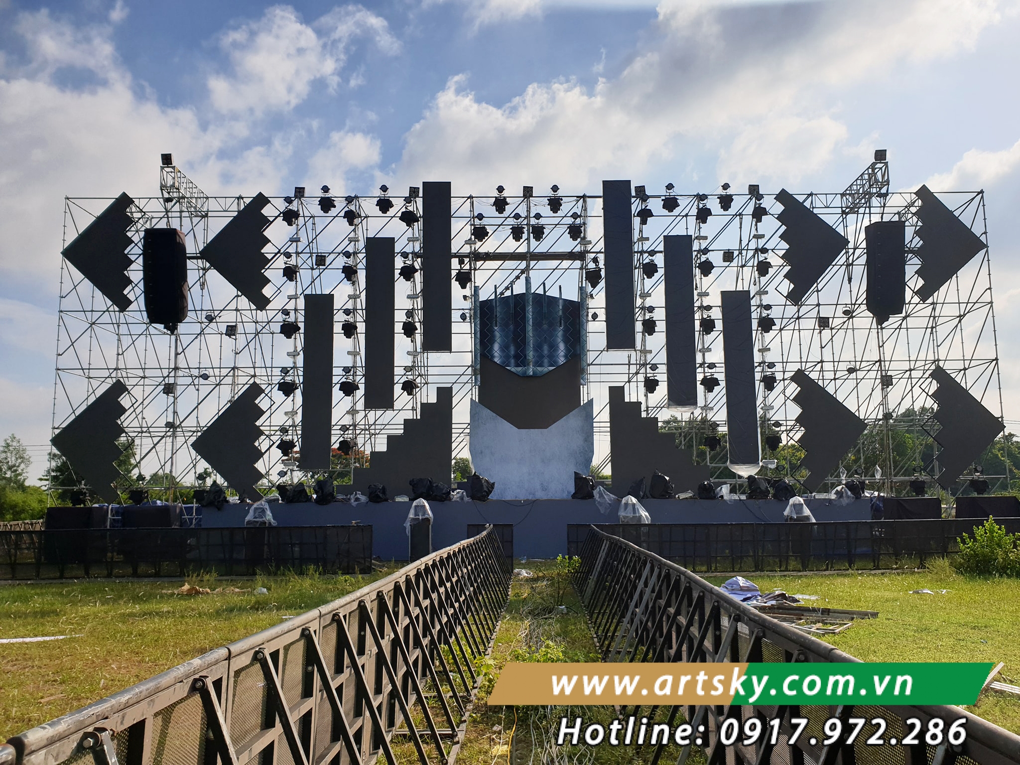 Bán và cho thuê giàn giáo, hệ thống layer truss ngoài trời